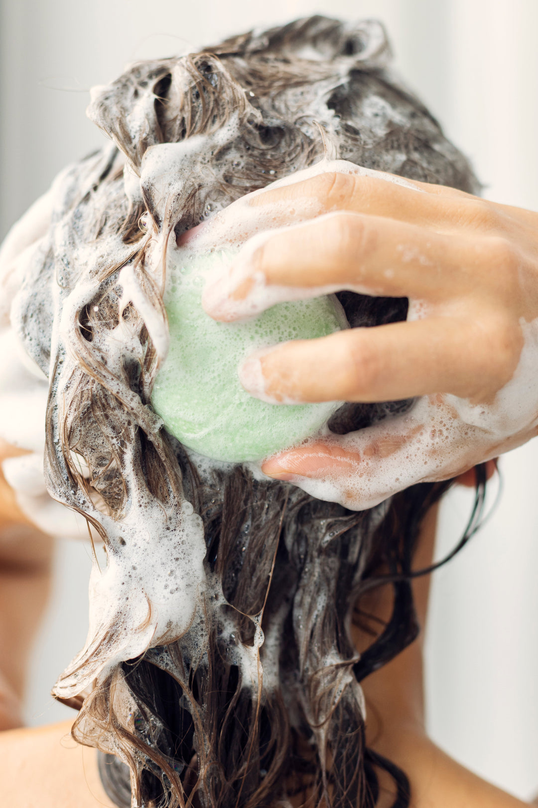 The most common mistakes when washing your hair that damage its condit ...